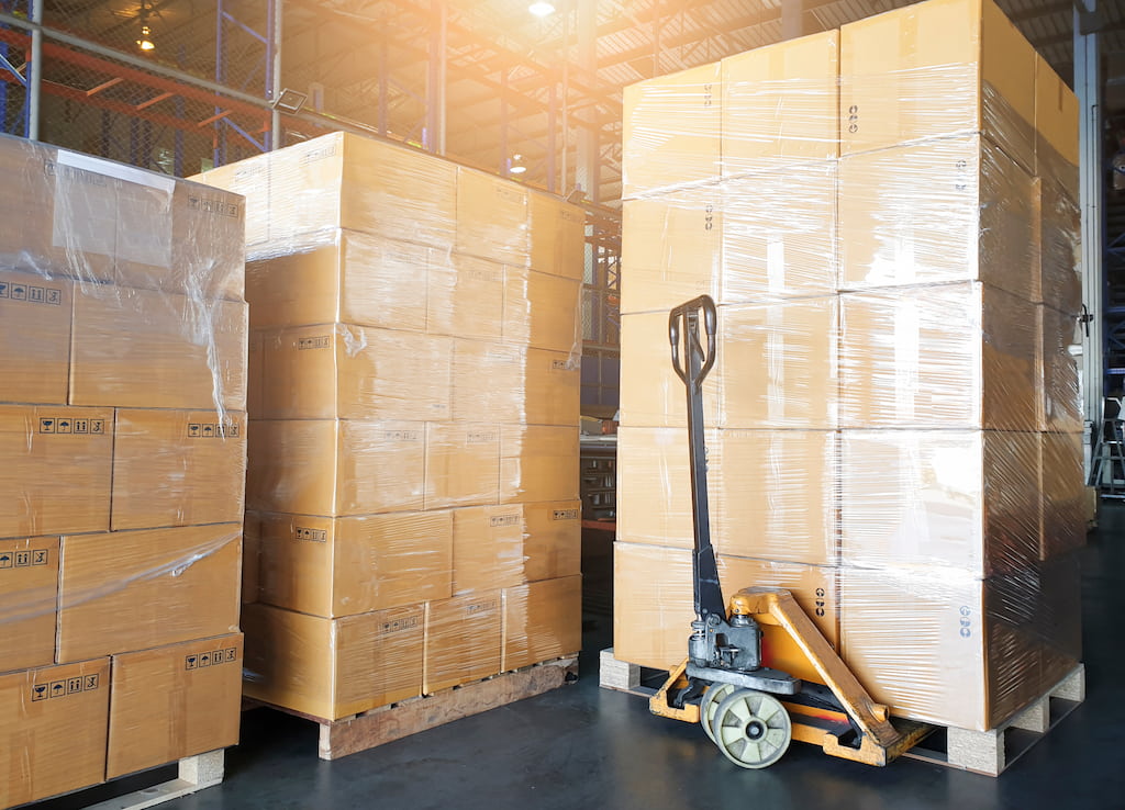 Freight Floor Loading vs Palletizing: What Are They and Which One To Choose?